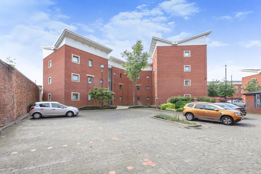 2 bedroom flat for sale in Albion Street, Wolverhampton, WV1