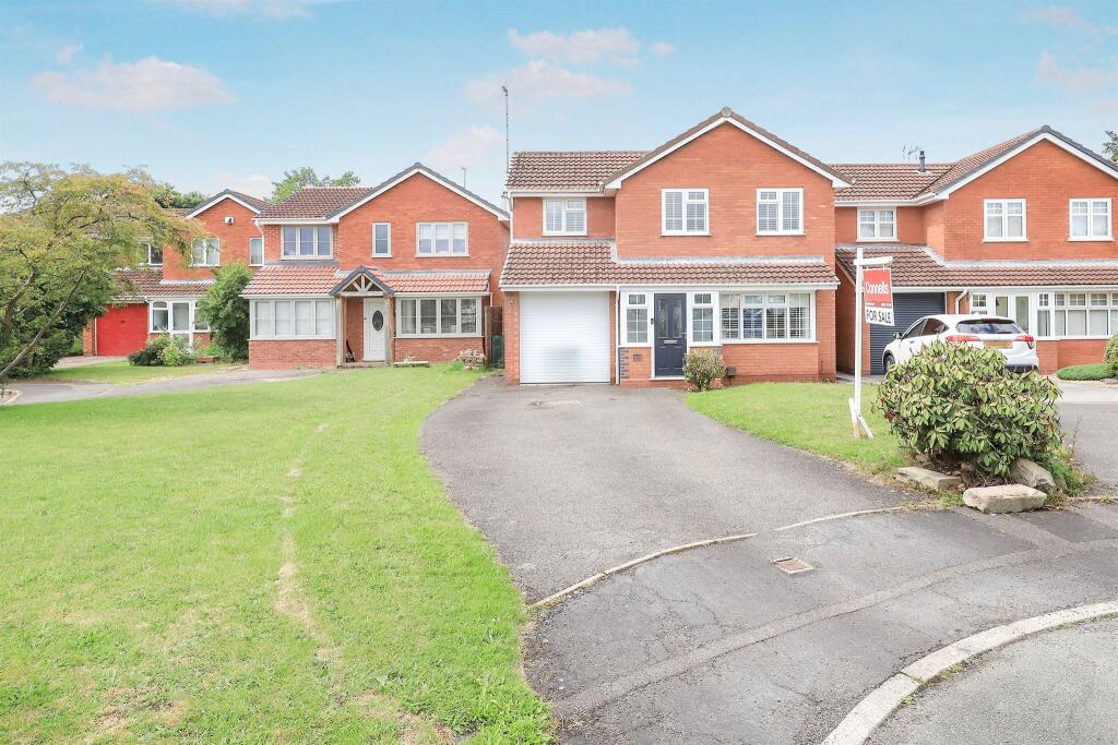 4 bedroom detached house for sale in Primrose Gardens, Featherstone ...