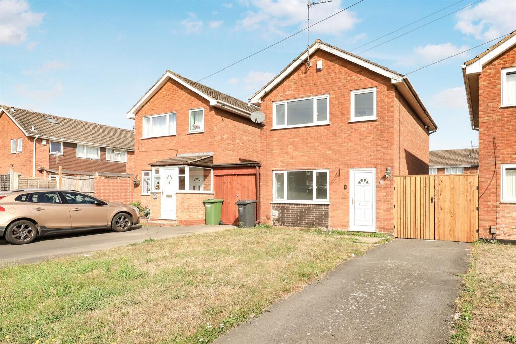 3 bedroom detached house for sale in Whernside Drive, Farndale Whitmore ...