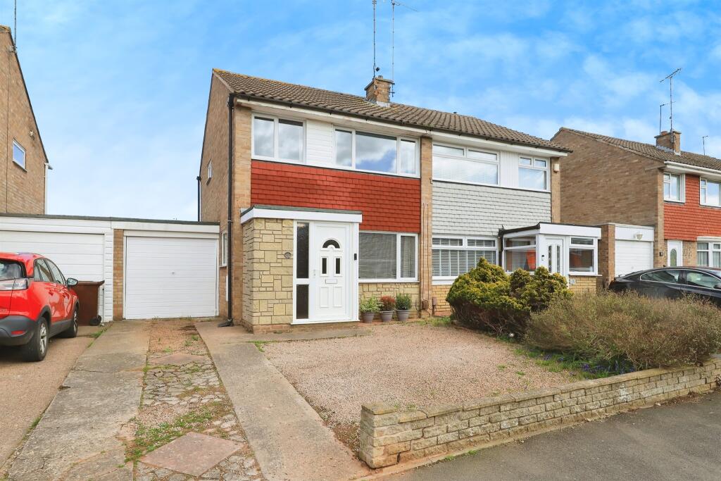 3 bedroom semi-detached house for sale in Beeches Road, Kidderminster, DY11