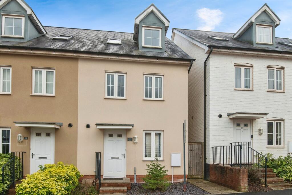 4 bedroom end of terrace house for sale in Whitaker Close, Exeter, EX1
