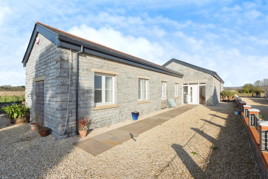 3 bedroom semi-detached house for sale in Watts Quarry Lane, Somerton, TA11