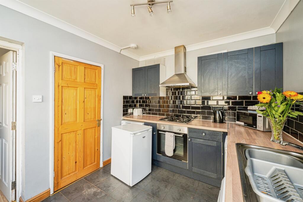 4 bedroom end of terrace house for sale in Newman Street, Kettering, NN16