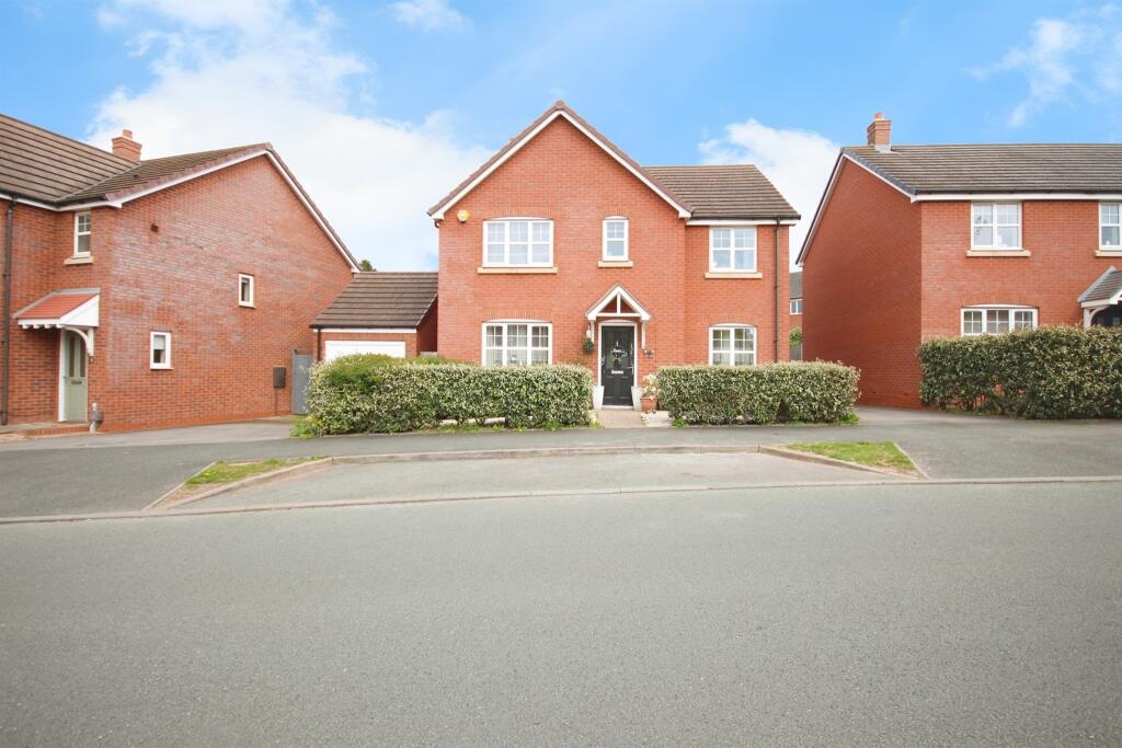 5 Bedroom Detached House For Sale In Lancaster Way Whitnash