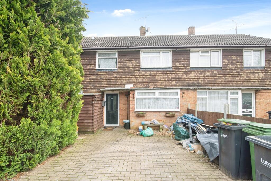 8 bedroom semi-detached house for sale in Tomlinson Avenue, Luton, LU4