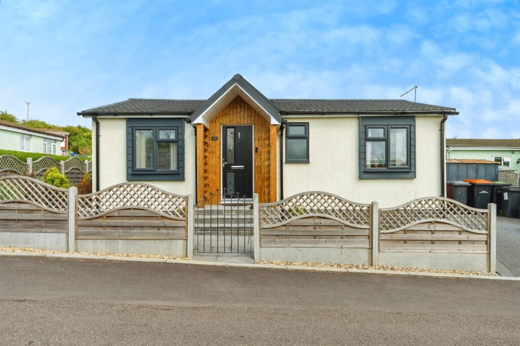 2 bedroom park home for sale in The Baulk, Clapham, Bedford, MK41