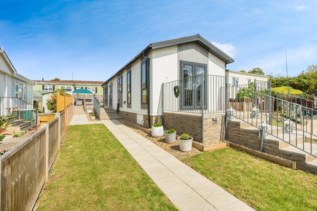 2 bedroom park home for sale in The Baulk, Clapham, Bedford, MK41