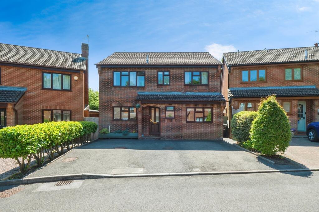 5 bedroom detached house for sale in Partry Close, Chandler's Ford ...