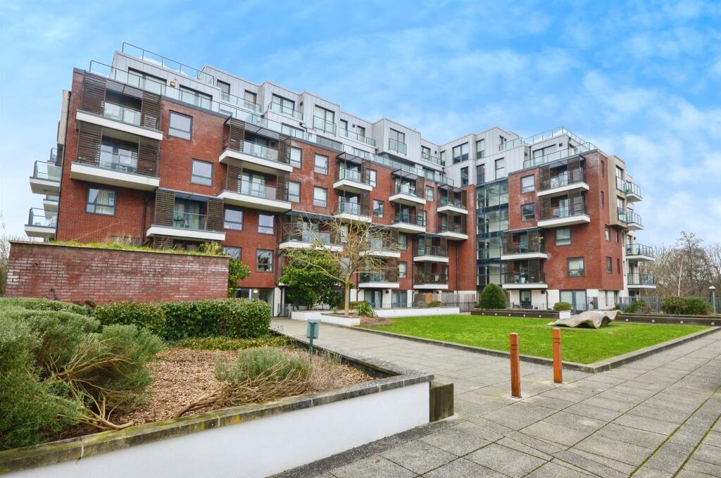 1 bedroom apartment for sale in Green Lane, Edgware, HA8