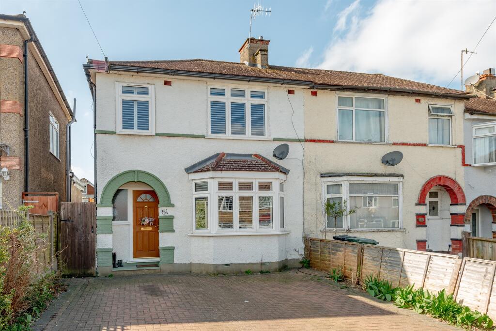 3 bedroom end of terrace house for sale in Prince Albert Square, Redhill, RH1