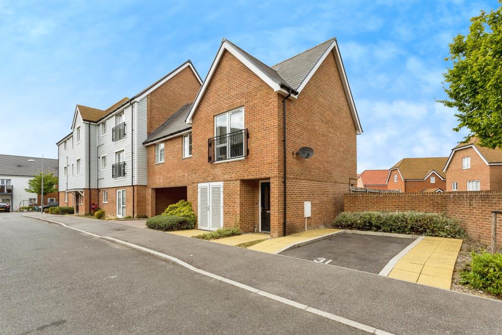 2 bedroom apartment for sale in Alder Way, Faygate, Horsham, RH12