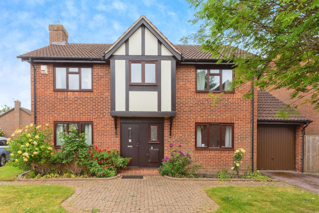 4 bedroom detached house for sale in Alexander Close, ABINGDON, OX14