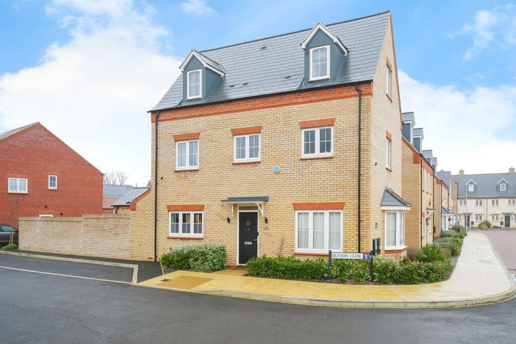5 bedroom detached house for sale in Buxton Close, Bicester, OX26