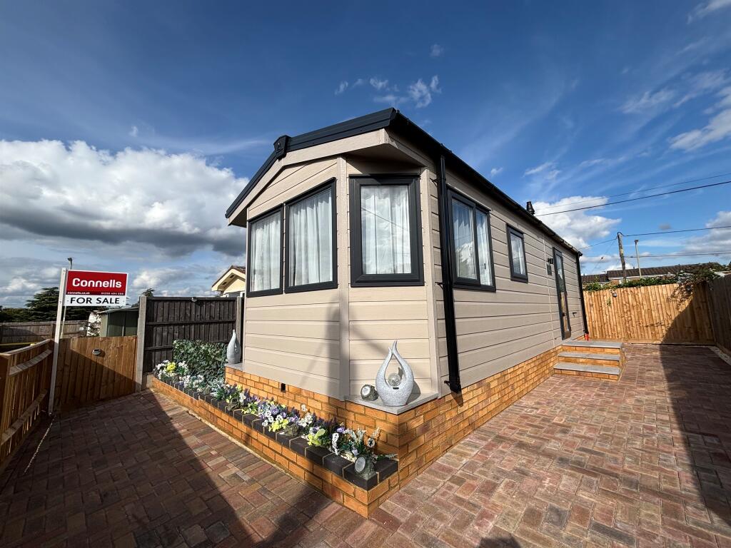 2 bedroom park home for sale in Attwood Close, Basingstoke, RG21