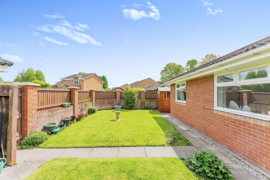 2 Bedroom Detached Bungalow For Sale In Foxall Way Great Sutton