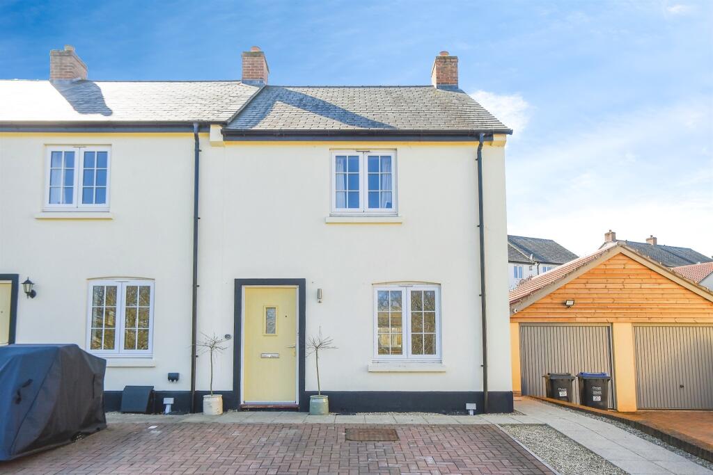 2 bedroom end of terrace house for sale in Angell Drive, Calne, SN11