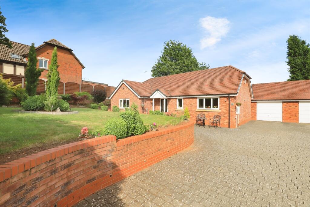 3 bedroom detached bungalow for sale in Haybridge Avenue, Hagley ...