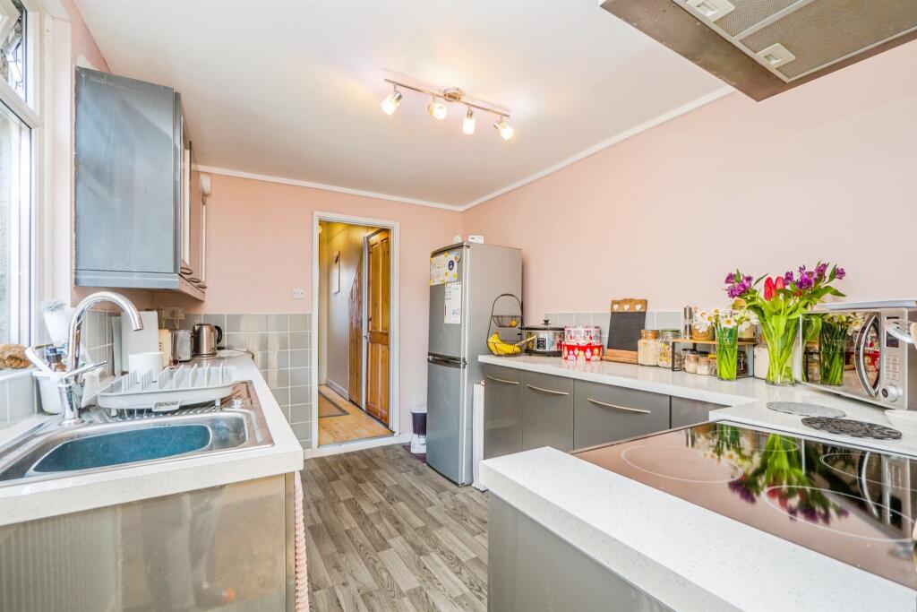 1 bedroom ground floor flat for sale in Cecil Street, Roath, Cardiff, CF24
