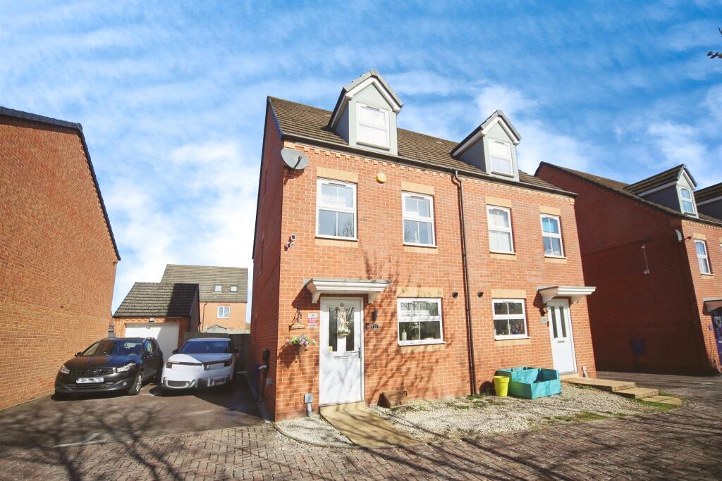 3 bedroom semi-detached house for sale in Kingstone Place, Redditch, B98