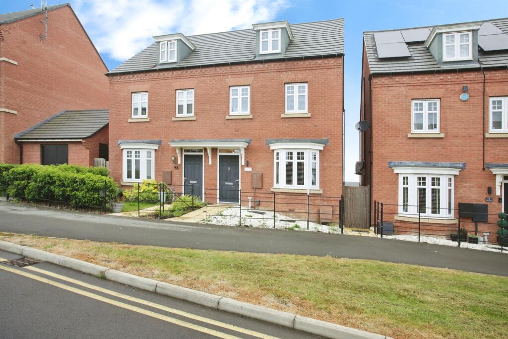 4 bedroom semi-detached house for sale in Station Avenue, Houlton, Rugby, CV23