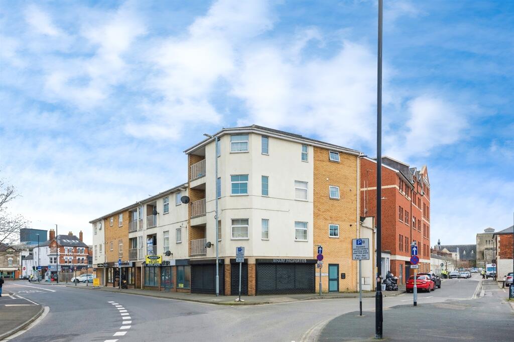 1 bedroom flat for sale in Holbrook Way, Swindon, SN1