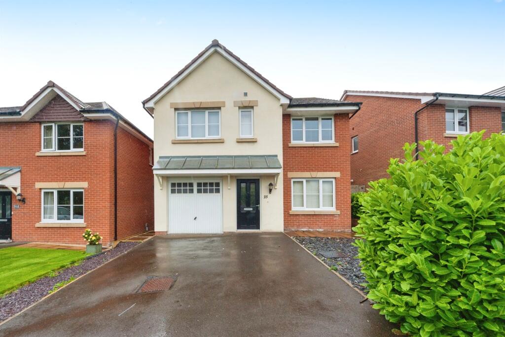 4 bedroom detached house for sale in Oak Tree Rise, Malpas, SY14