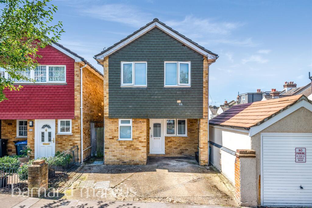 3 bedroom detached house for sale in Camborne Road, CROYDON, CR0