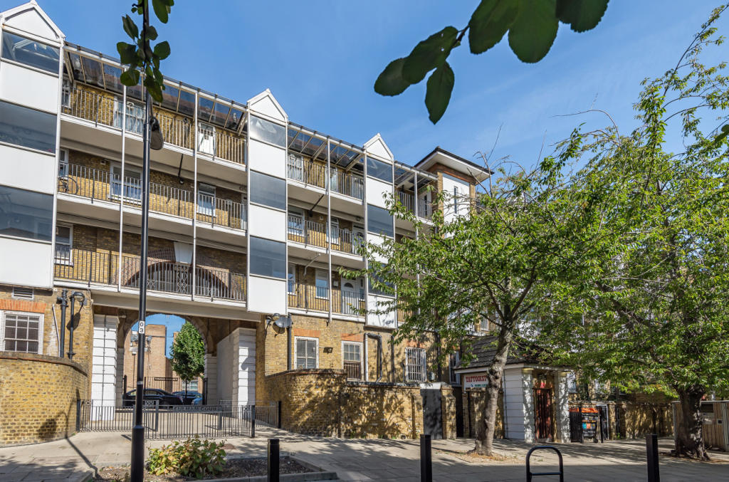 1 bedroom flat for sale in Fulham Road, London, SW6