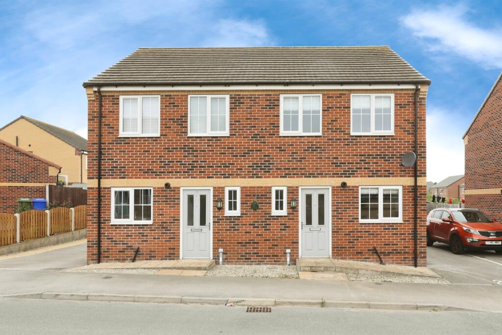 3 bedroom semi-detached house for sale in Well Hill Drive, Harworth ...