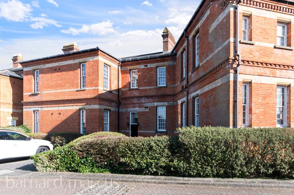 2 bedroom ground floor flat for sale in Sandy Mead, EPSOM, KT19