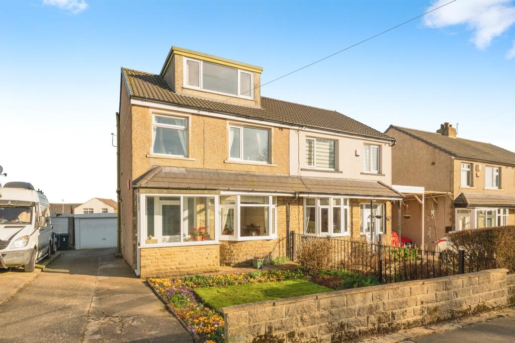 3 bedroom semi-detached house for sale in Reevy Avenue, Bradford, BD6