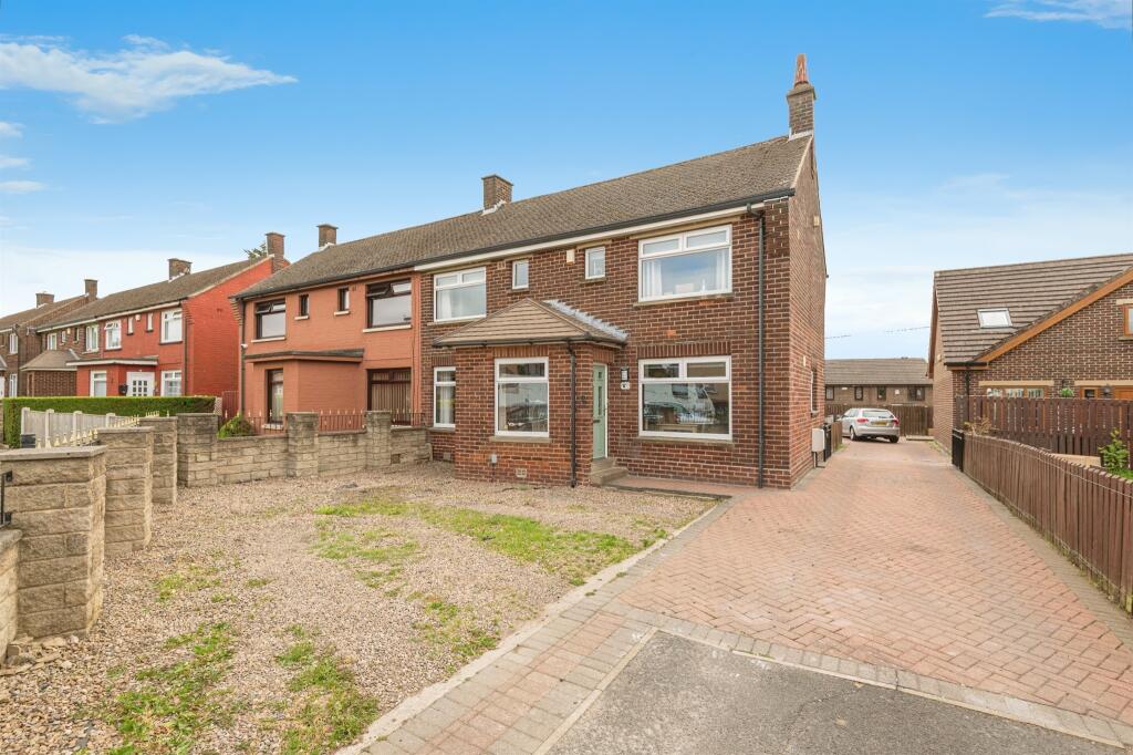 3 bedroom semi-detached house for sale in Winton Green, Bradford, BD6