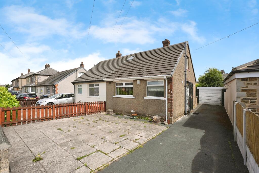 1 bedroom semi-detached bungalow for sale in Reevy Drive, Bradford, BD6
