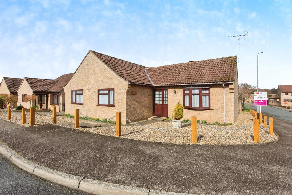3 bedroom detached bungalow for sale in Beechfields, Brandon, IP27