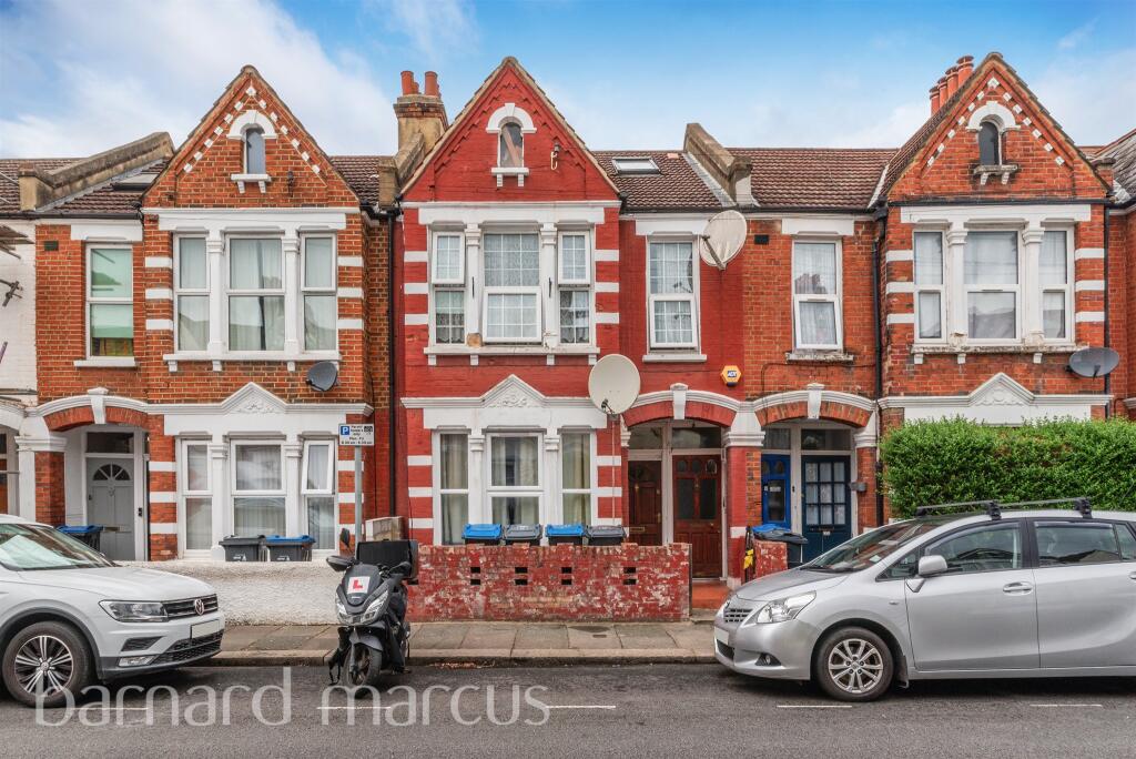 2 bedroom ground floor flat for sale in Tynemouth Road, Mitcham, CR4
