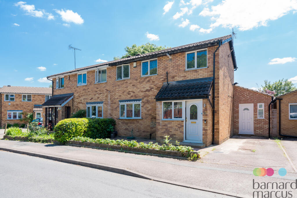 4 bedroom semi-detached house for sale in Marshalls Close, London, N11