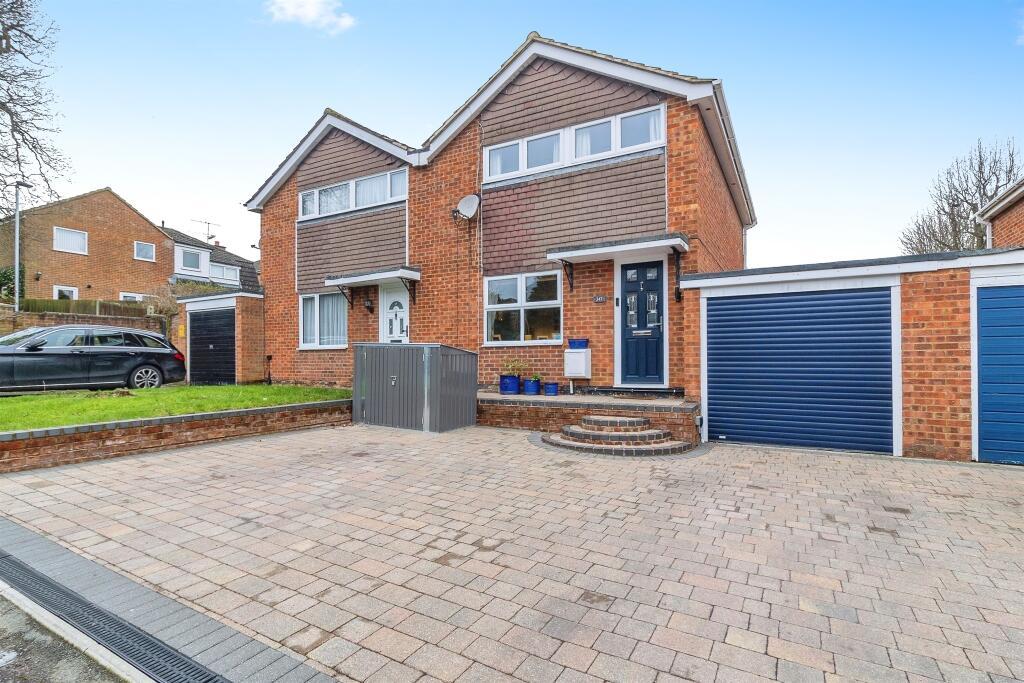 3 bedroom semi-detached house for sale in Bideford Green, Linslade ...