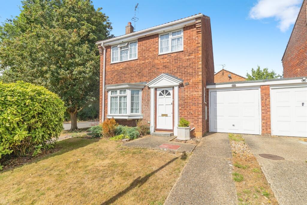 3 bedroom link detached house for sale in Melfort Drive, Linslade ...