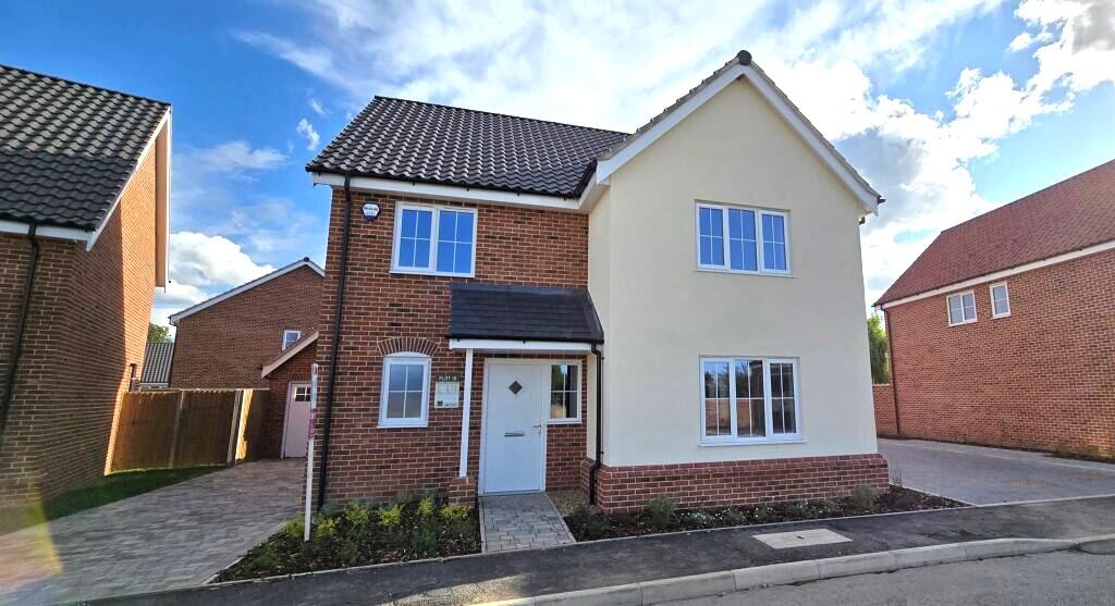 4 bedroom detached house for sale in Norwich Road, Yaxham, Dereham, NR19