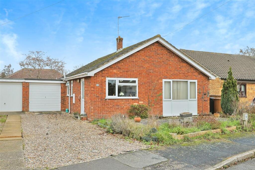 2 bedroom detached bungalow for sale in Lime Tree Close, Mattishall ...