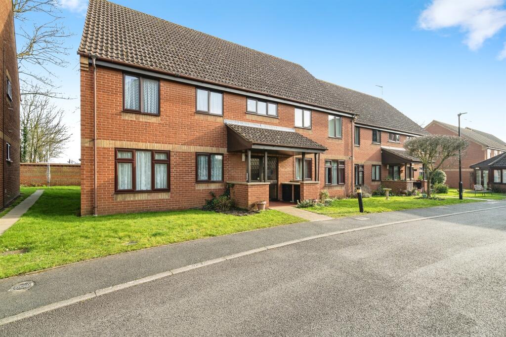 2 bedroom flat for sale in Parkside Court, Diss, IP22