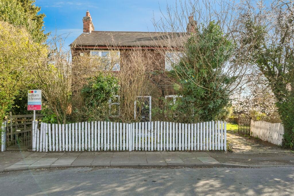 3 bedroom detached house for sale in Bridge Road, Bessacarr, Doncaster, DN4