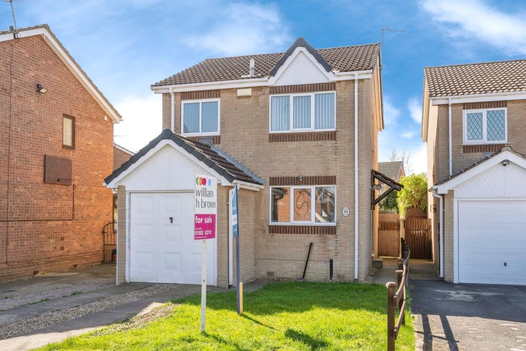 3 bedroom detached house for sale in Crossfield Drive, Skellow ...