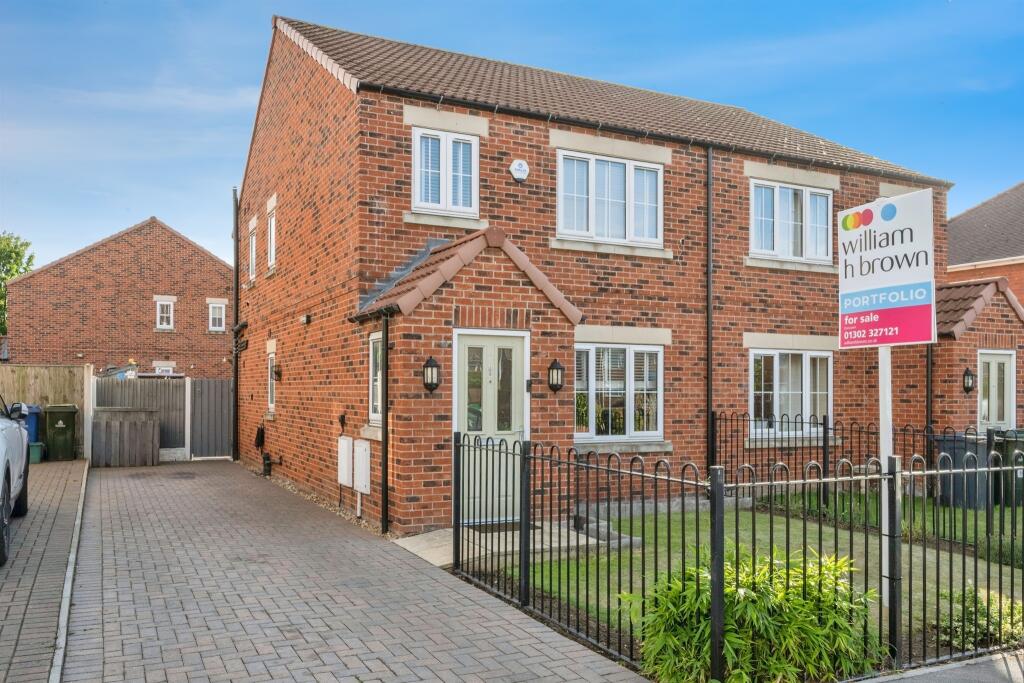 3 bedroom semi-detached house for sale in Sunnyside, Edenthorpe ...