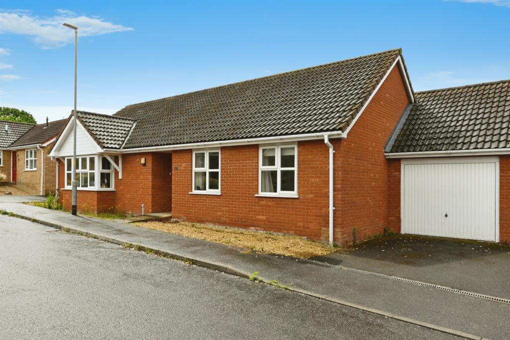 3 bedroom detached bungalow for sale in Tinkers Way, Downham Market, PE38