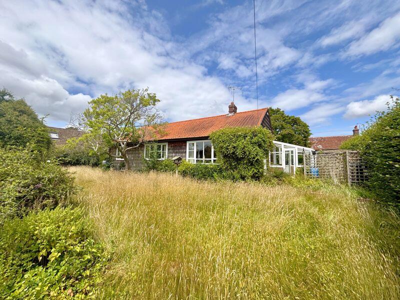 4 bedroom detached bungalow for sale in Rye Road, Sandhurst , TN18
