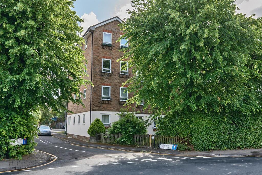 2 bedroom apartment for sale in Maplehurst Close, Kingston Upon Thames, KT1