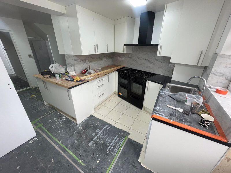 7 bedroom semi-detached house for rent in Hunters Grove, Hayes, UB3