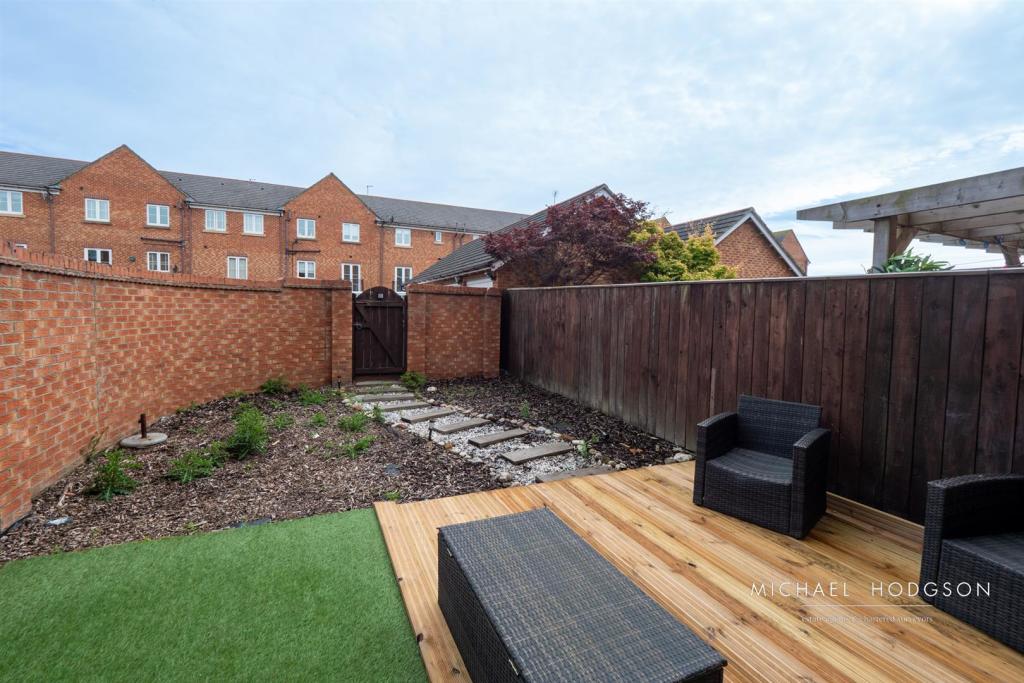 5 bedroom terraced house for sale in Aylesford Mews, Greystoke Manor ...