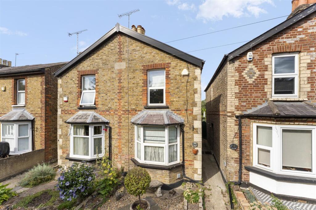 2 bedroom semi-detached house for sale in Church Walk, Hayes, UB3
